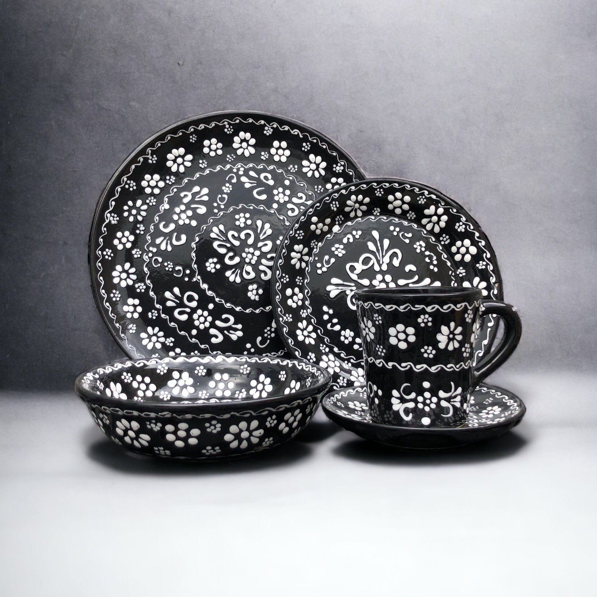 Vajilla fondo negro – CeramicaQuevedo